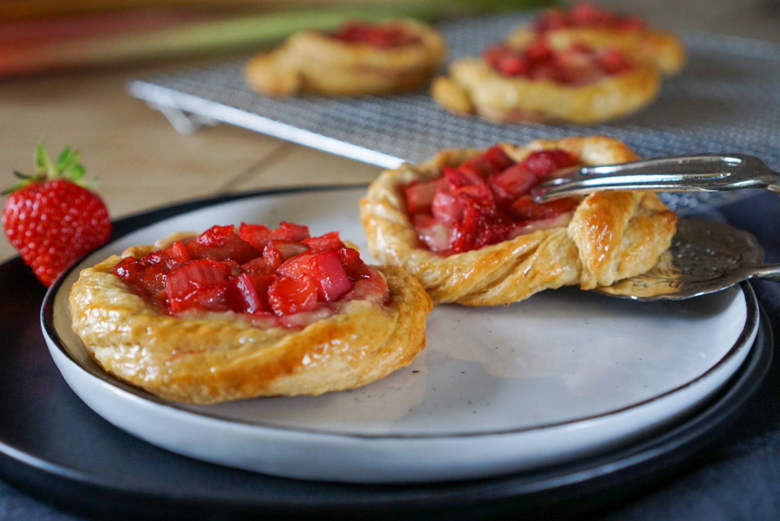 Erdbeer Rhabarber Plunder - Willkommen in unserer leckeren Welt!